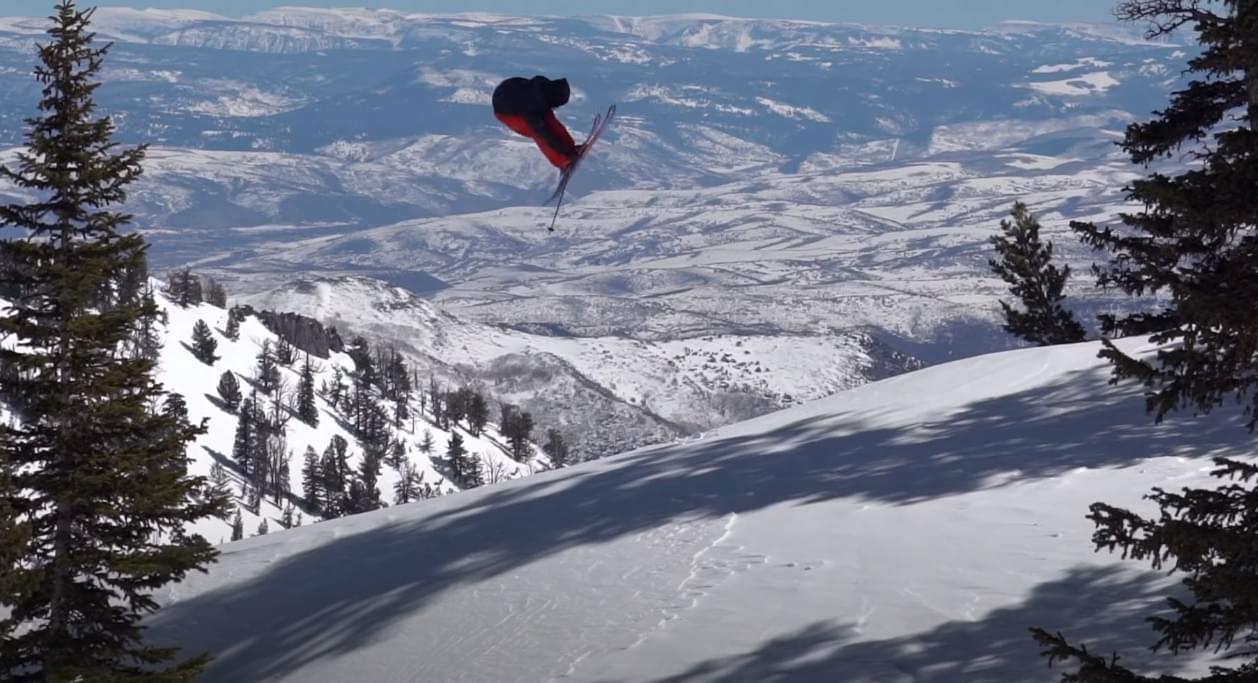 Mitchell Brower lítá v prašanu ve videu "SWIRL"